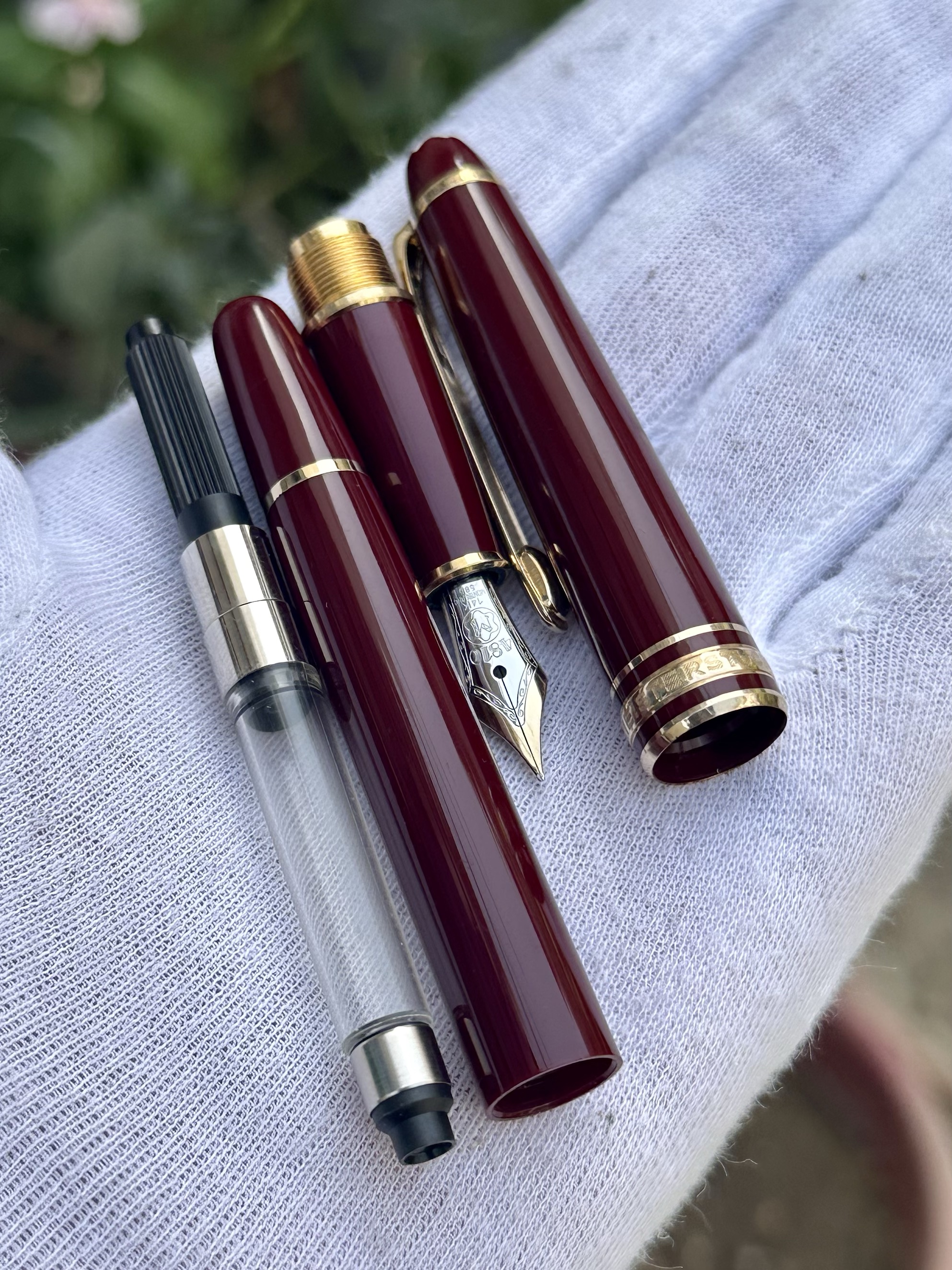 MONTBLANC Germany Rare Burgundy Fountain Pen 144 | Daim Traders